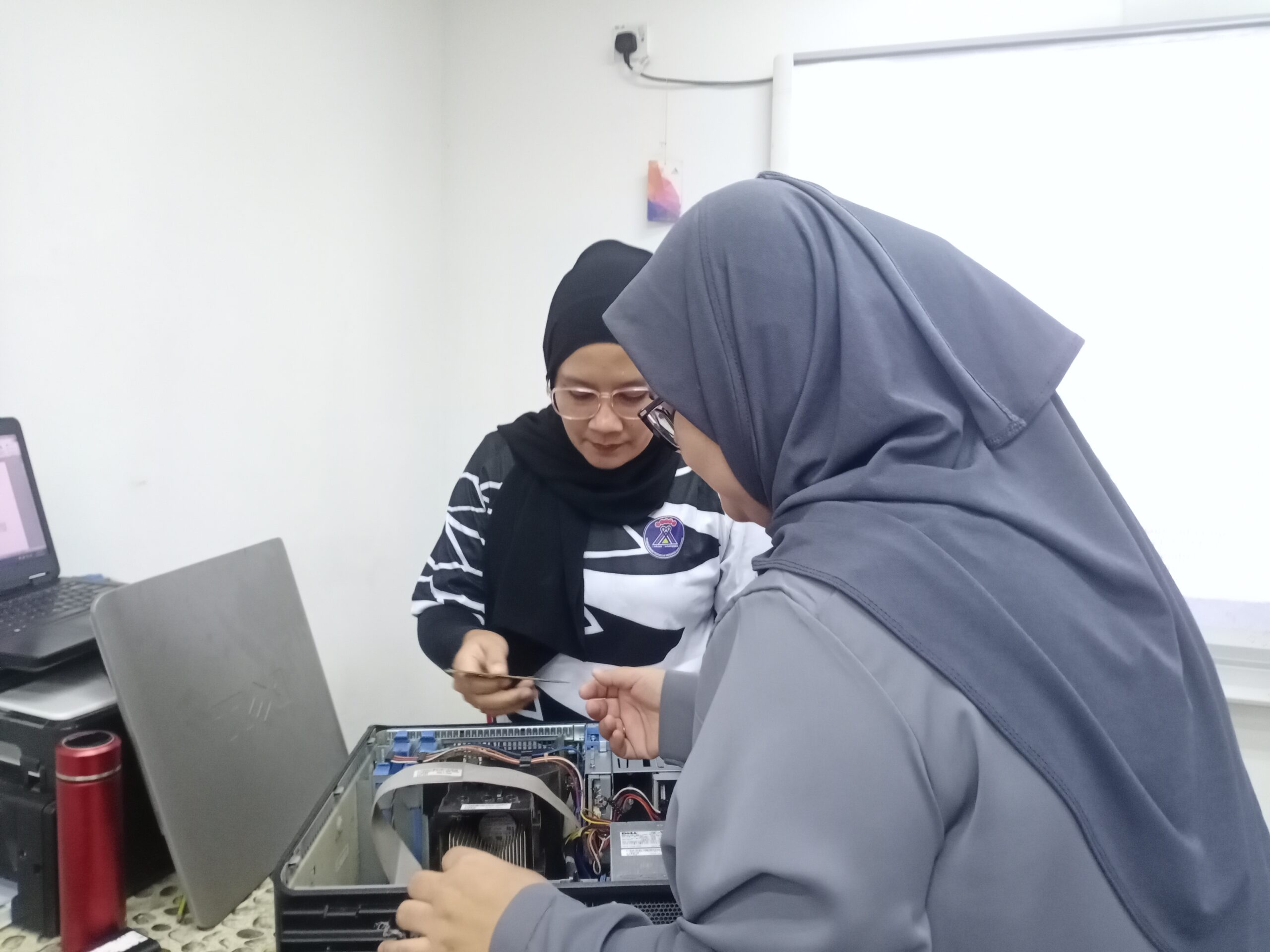 Laporan Aktiviti Okt 2022 : Kelas ICT – Pengenalan Asas Komponen ...